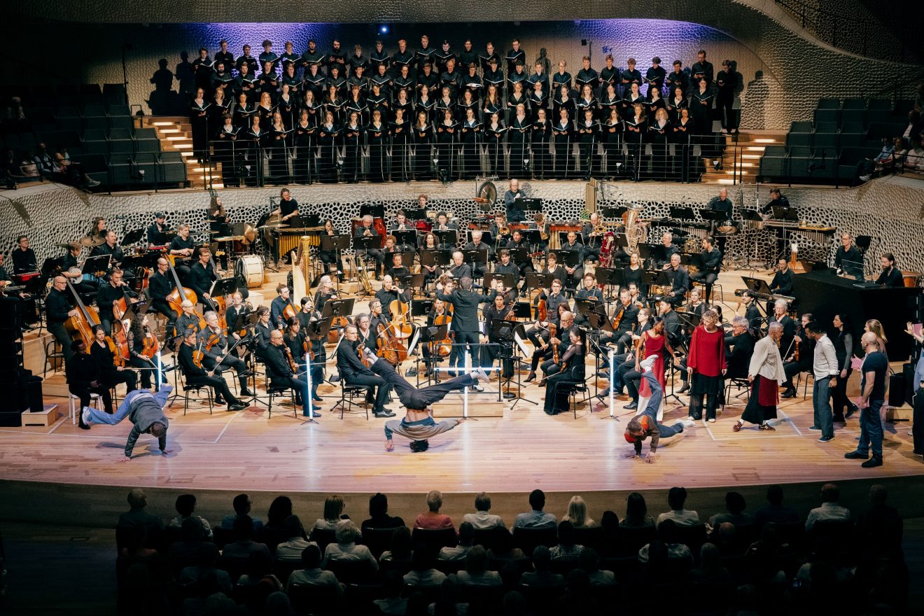»MASS: A Theatre Piece for Singers, Players and Dancers« von Leonard ...